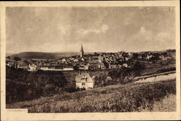 Ak Altenkirchen im Westerwald, Panoramaansicht von Ortschaft und ...
