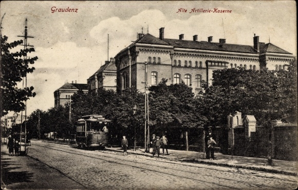 Ak Grudziądz Graudenz Westpreußen, Alte Artillerie Kaserne, Straßenbahn ...