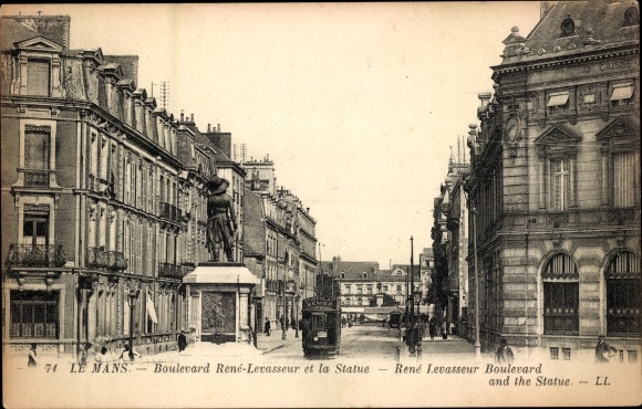 Ak Le Mans Sarthe, Boulevard Rene Levasseur et la Statue Nr. 3676094 ...