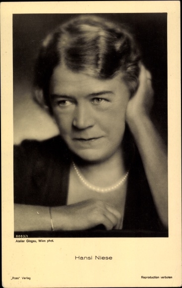 Ak Schauspielerin und Operettensängerin Hansi Niese, Portrait, Perlenkette, Ross Verlag 8003 1 ...
