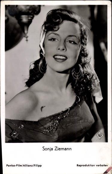 Ak Schauspielerin Sonja Ziemann als Diebin von Bagdad, Portrait, Ohrringe Nr. 3713079 - oldthing ...