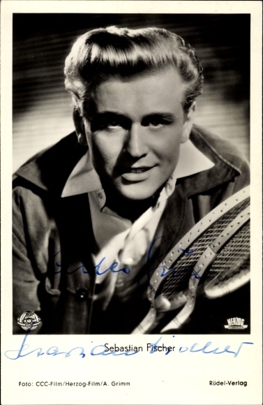 Ak Schauspieler Sebastian Fischer, Portrait mit Zigarette und ...