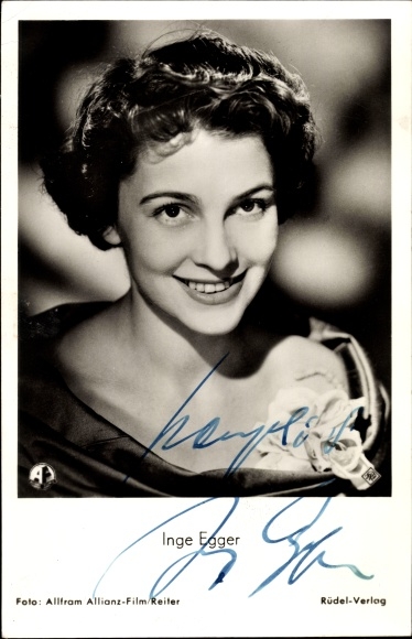 Ak Schauspielerin Inge Egger, Portrait, Autogramm, Wir tanzen auf dem ...