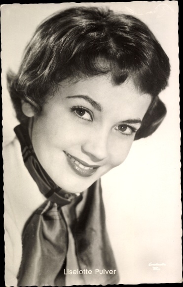 Ak Schauspielerin Liselotte Pulver, Portrait, Film Heute heiratet mein ...