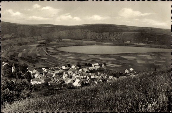 Ak Meerfeld Bernkastel Wittlich in Rheinland Pfalz, Gesamtansicht ...