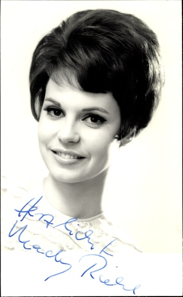 Foto Ak Schauspielerin und Moderatorin Mady Riehl, Portrait, Autogramm ...