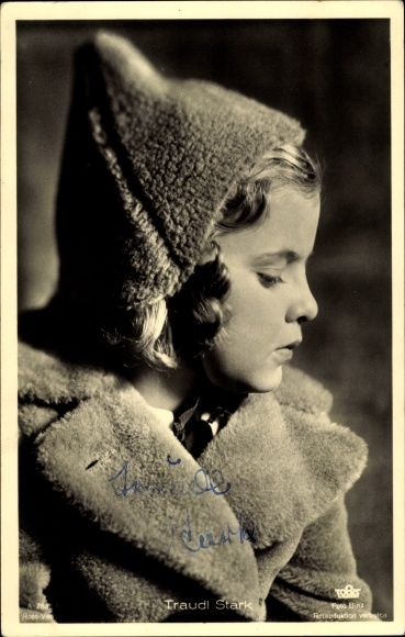 Ak Schauspielerin Traudl Stark, Portrait im Profil, Fellmütze ...