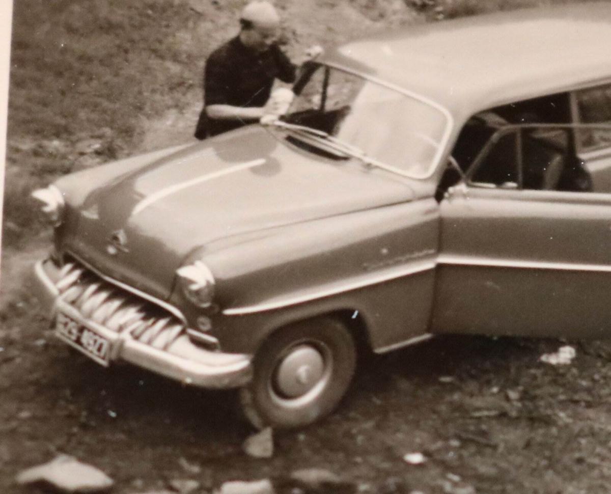 vier tolle alte Fotos Oldtimer Opel Record Caravan - 50er Jahre noch ...