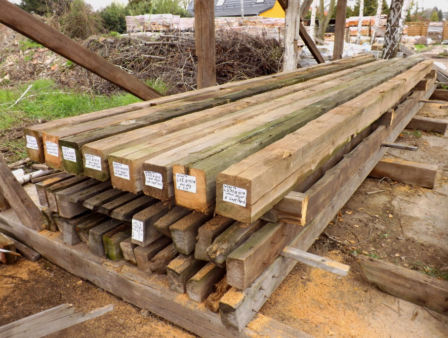 Original alte Fachwerk Dachstuhl Scheune Alt Holz Balken Fichte Kiefer ...