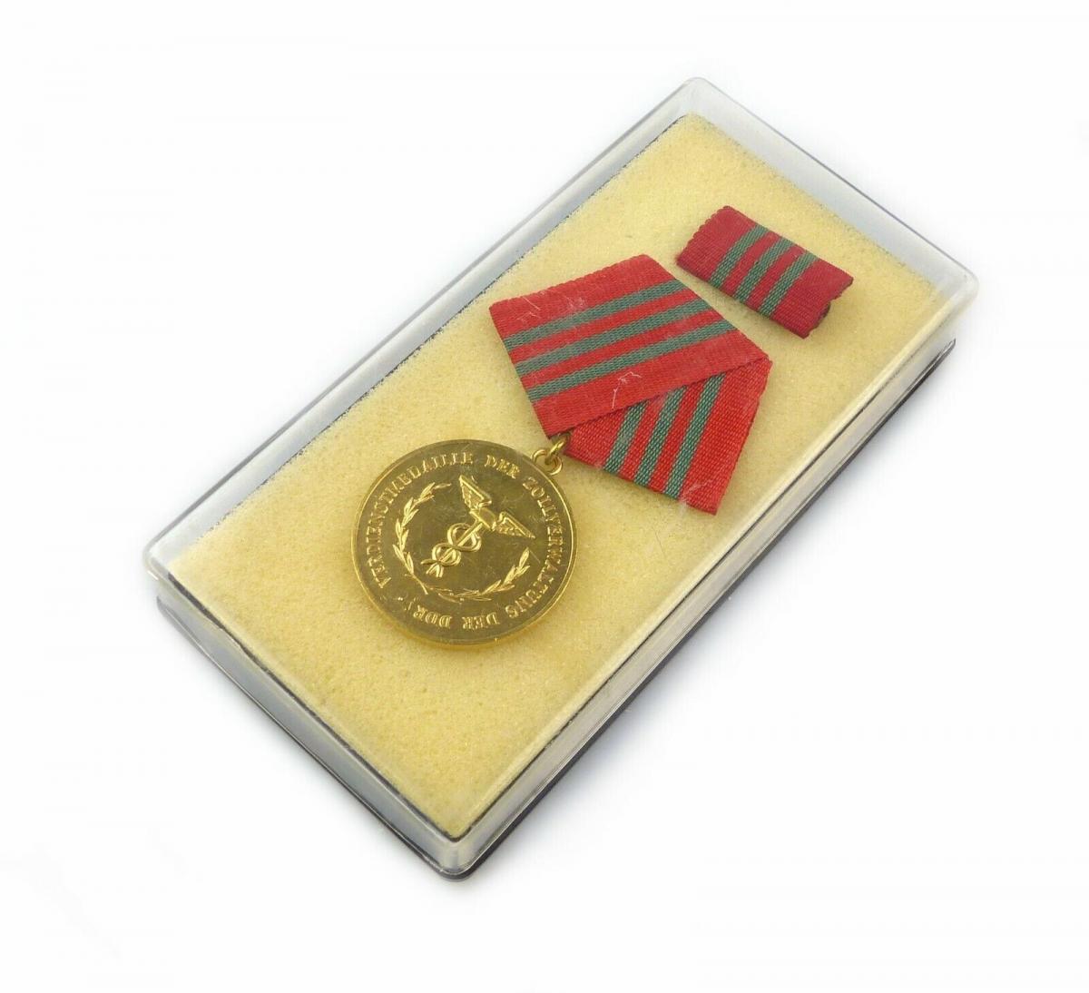 Orden392 DDR Verdienstmedaille der Zollverwaltung der DDR in Gold Nr ...