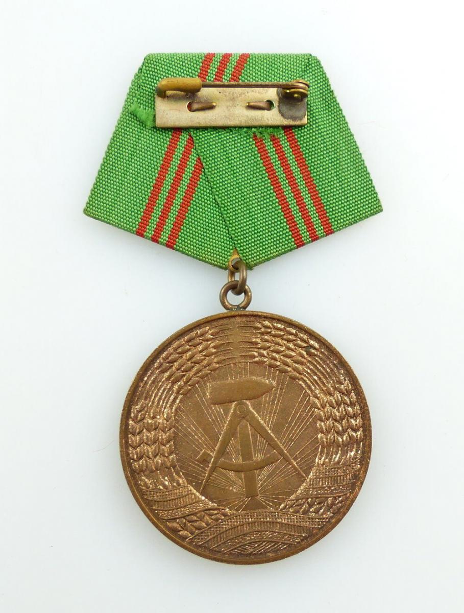 #e2996 Medaille für treue Dienste i.d. bewaffneten Organen des MdI Nr ...