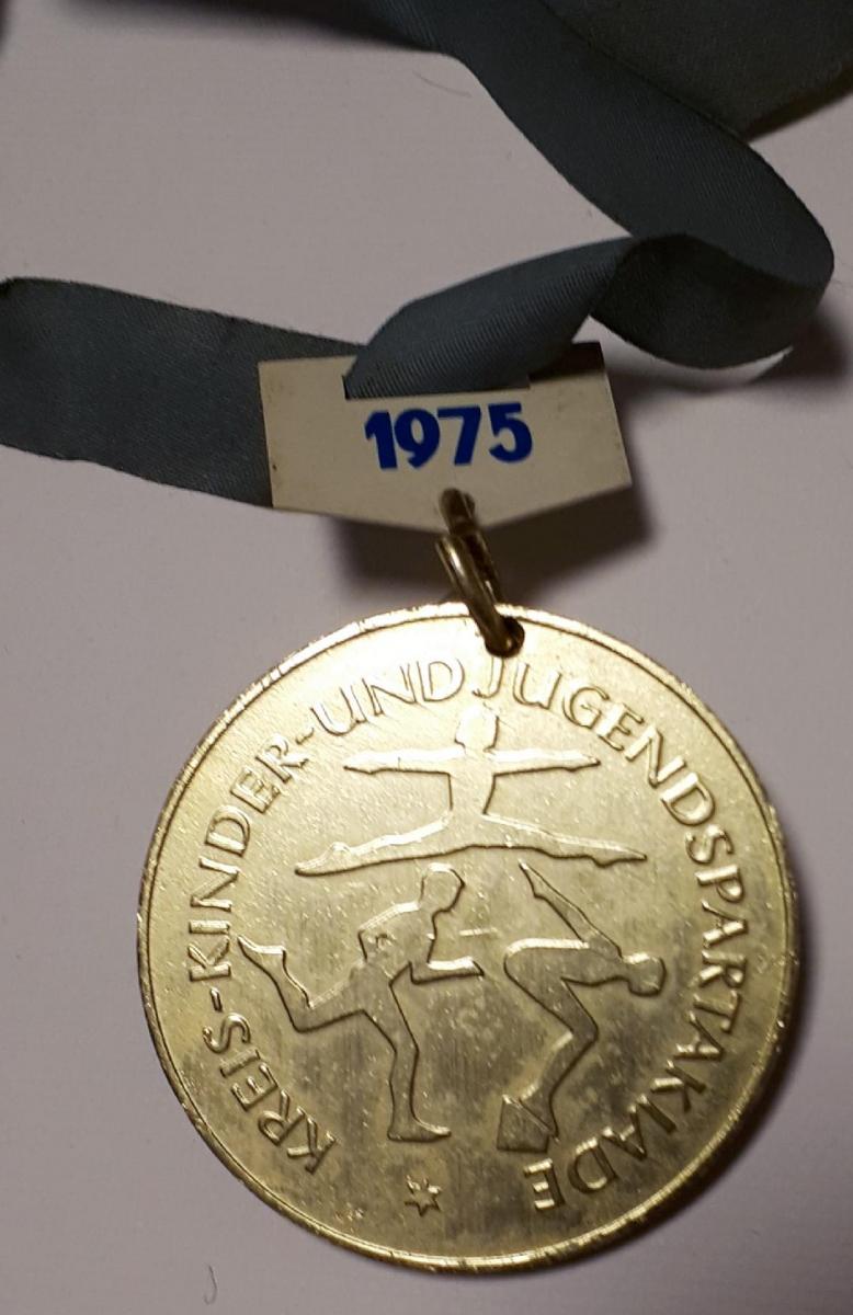 DDR Medaille Kreis-Kinder-und Jugendspartakiade 1975 Nr. 0088863271 ...