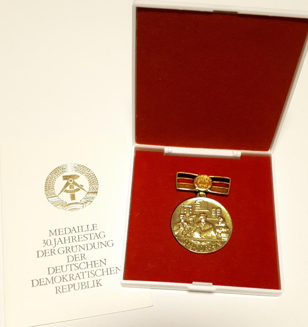 Medaille 30.Jahrestag der Gründung der DDR mit Urkunde Nr. 0089124733 ...