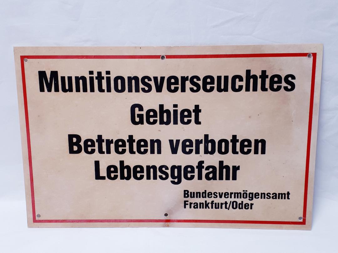 Schild Munitionsverseuchtes Gebiet - Betreten verboten - Lebensgefahr ...
