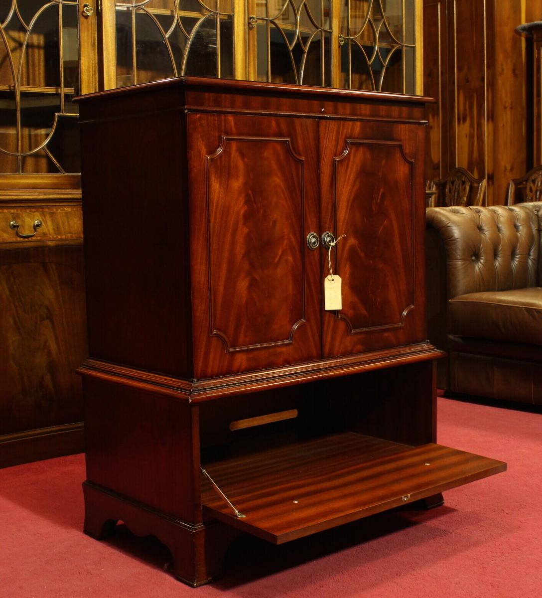 Englische Möbel Regency TV Kommode Mahagoni Tür Klappfach runde Griffe ...