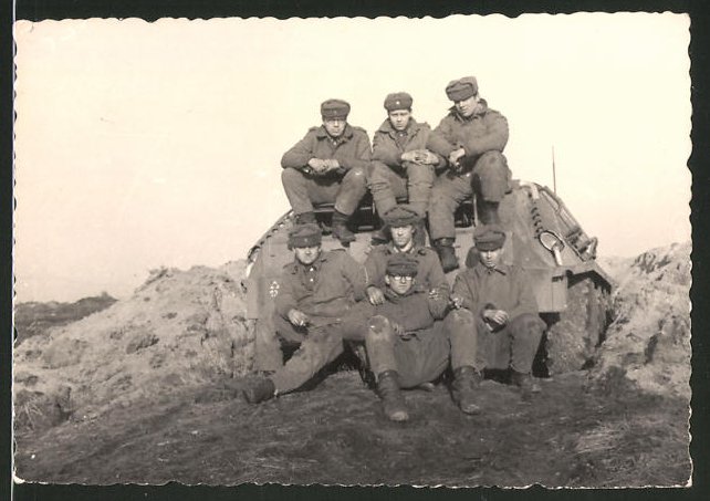 Fotografie DDR-NVA, Soldaten der Volksarmee, Kameraden in Uniform Nr ...