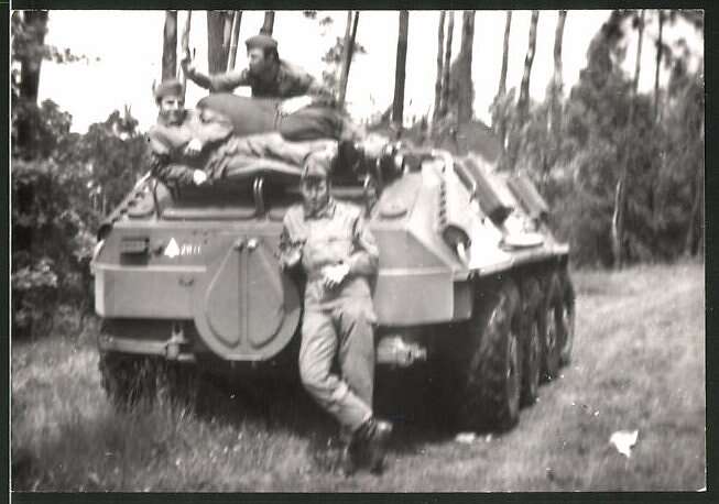 Fotografie Soldaten der NVA mit Sturmgewehr AK47 im Marsch Nr. 8066541 ...