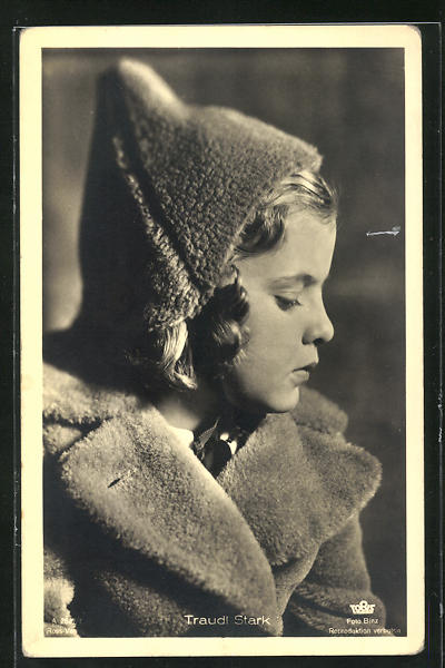 AK Schauspielerin Traudl Stark im Kostüm einer Filmrolle Nr. 8891014 ...