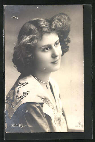 AK Schauspielerin Violet Wagner im Kostüm einer Filmrolle Nr. 10519422 ...