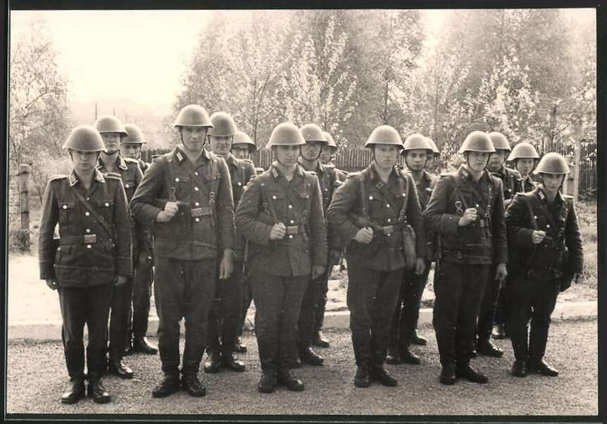 Fotografie DDR, Soldaten der NVA in Uniform Nr. 10622090 - oldthing ...