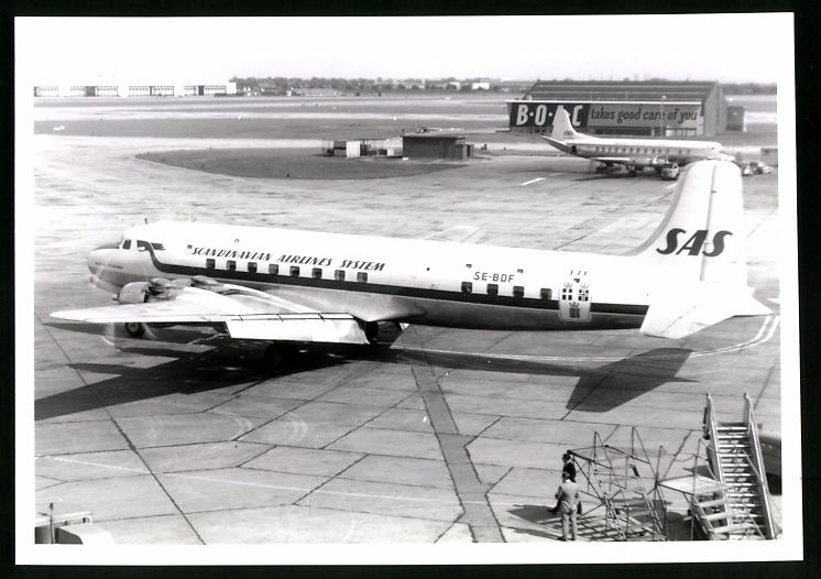 Fotografie Flugzeug Douglas DC-6, Passagierflugzeug der SAS, Kennung SE ...