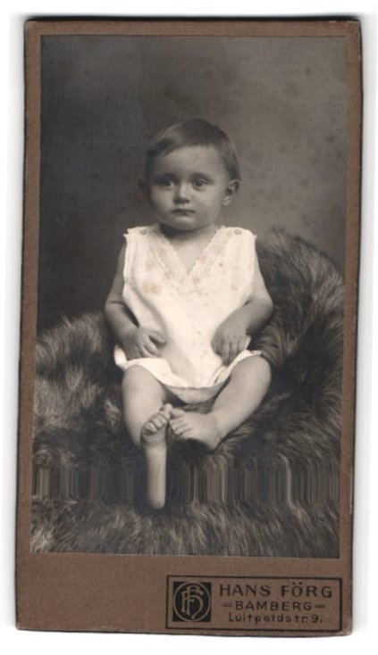 Fotografie Hans Förg, Bamberg, Luitpoldstrasse 9, kleiner süsser Fratz ...