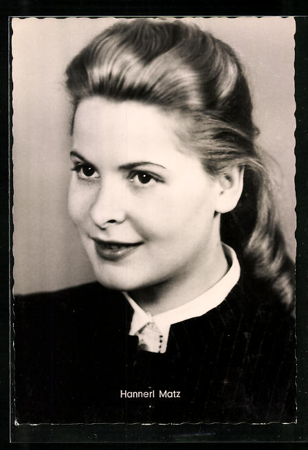 AK Schauspielerin Hannerl Matz mit freundlichem Lächeln Nr. 12024824 ...
