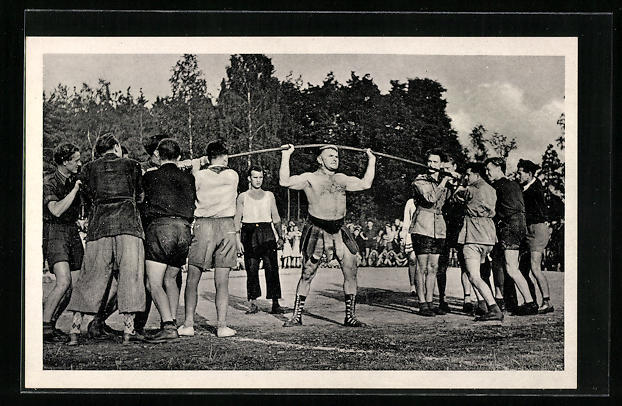 AK Schwerathlet Milo Barus beim Heben einer festgehaltenen Stange Nr ...