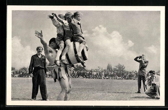 AK Schwerathlet Milo Barus trägt mit der Hüfte... | oldhting.de