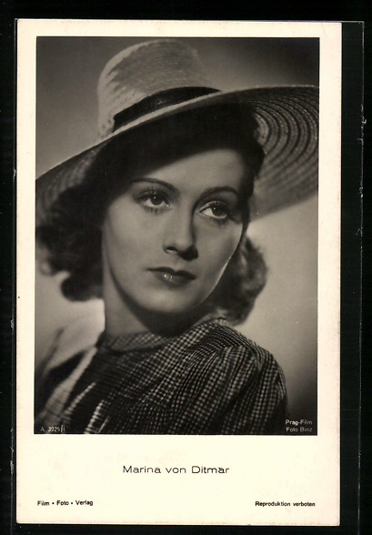 AK Schauspielerin Marina von Ditmar, mit einem sommerlichen Hut ...