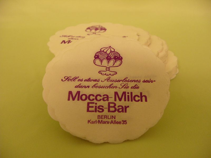 Werbung: DDR-Werbung - 12 x Papieruntersetzer Mocca-Milch-Eis-Bar ...