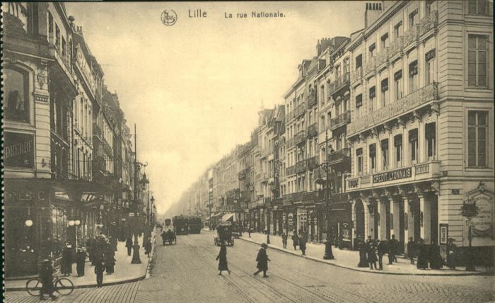 AK Lille, La rue Nationale, vue prise de la grande place, Le Tramway ...
