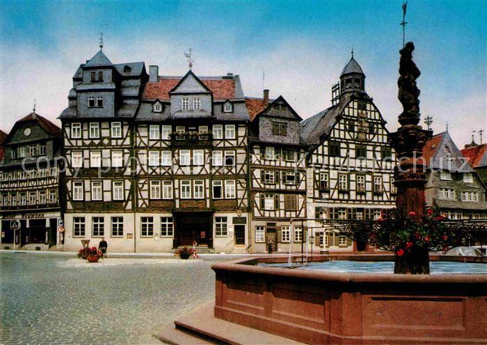 AK / Ansichtskarte Butzbach Marktplatz Strassencafes Brunnen ...