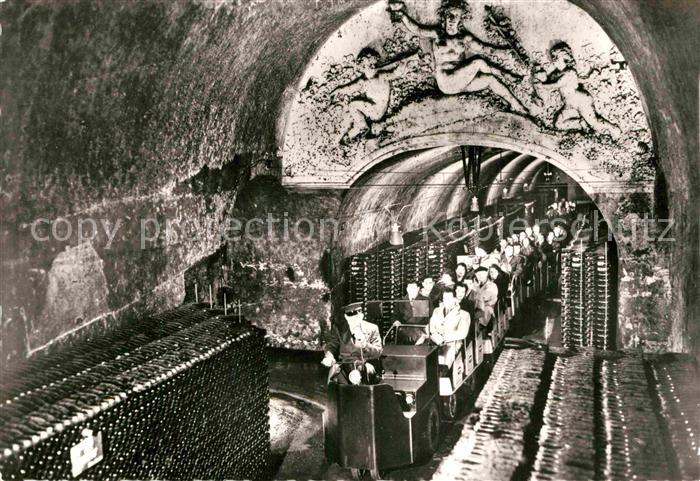 AK / Ansichtskarte Epernay Marne Visite des Caves Champagne Mercier en ...