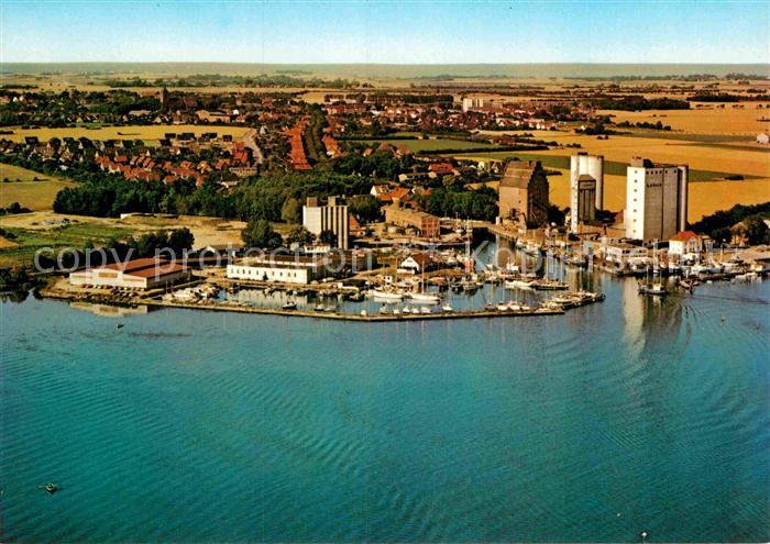 AK / Ansichtskarte Insel Fehmarn Fliegeraufnahme Hafen Burg und Hafen ...