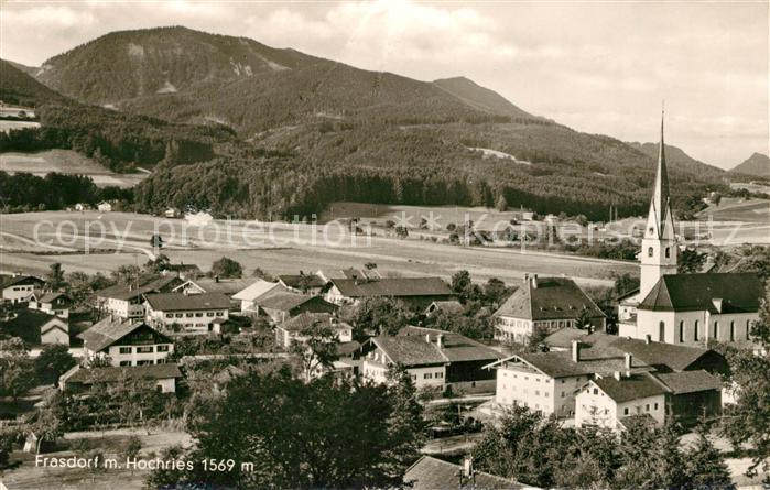 AK / Ansichtskarte Frasdorf Ortsansicht mit Kirche Blick zum Hochries ...