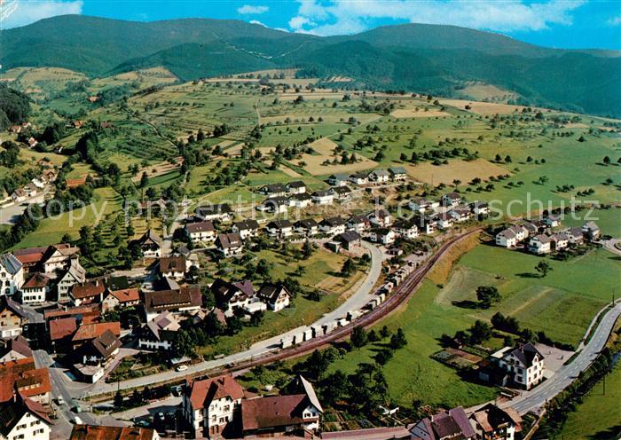 AK / Ansichtskarte Oberharmersbach Ortsansicht mit Kirche Hauptstrasse ...