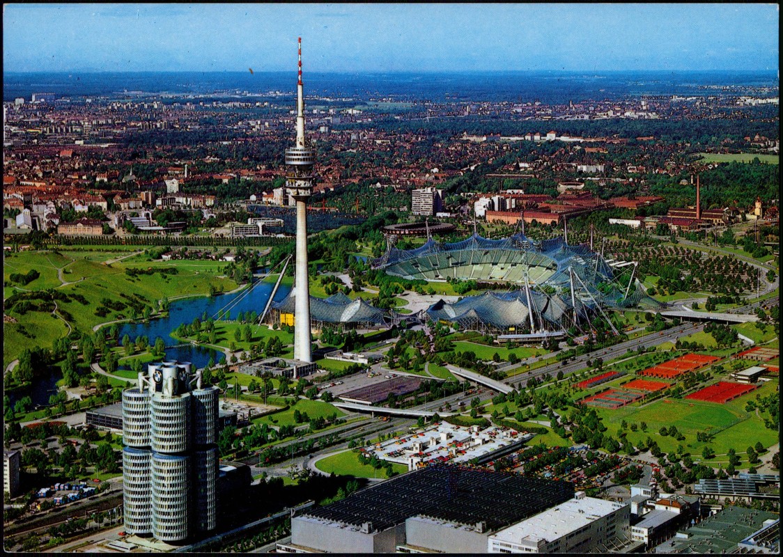 München Luftbild Panorama Olympiagelände mit BMW-Hochhaus, Olympiaturm ...